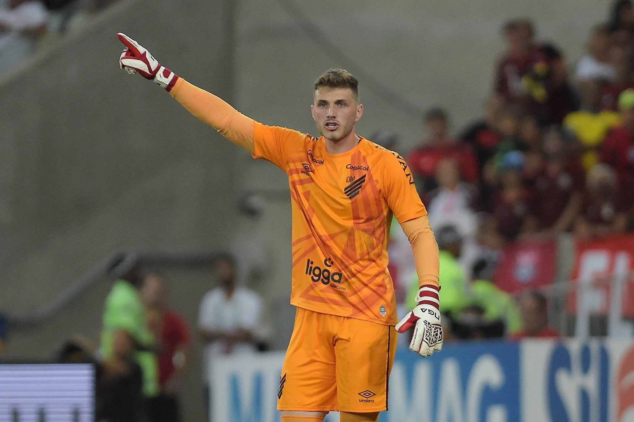Bento, goleiro do Athletico-PR, projeta a final da Libertadores contra ...
