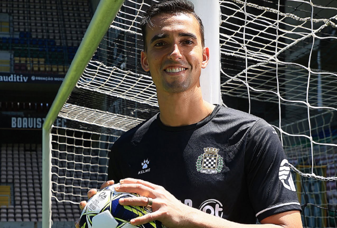 A delicada fase que vive goleiro César, ex-Flamengo, em Portugal