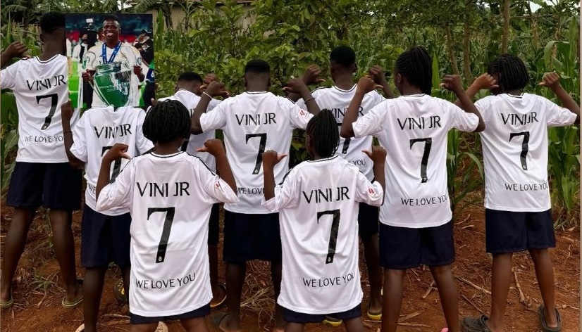 ONG de Uganda faz vídeo especial para Vini Jr - MundoBola