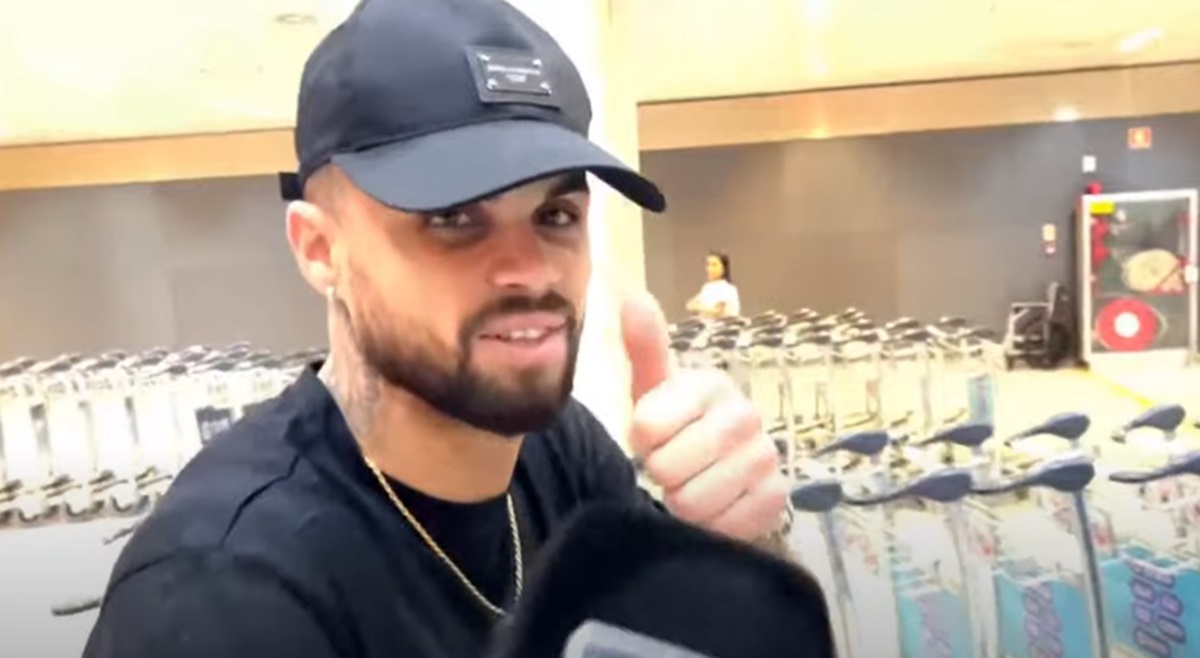 Michael chega ao Brasil e fala pela 1ª vez como reforço do Flamengo