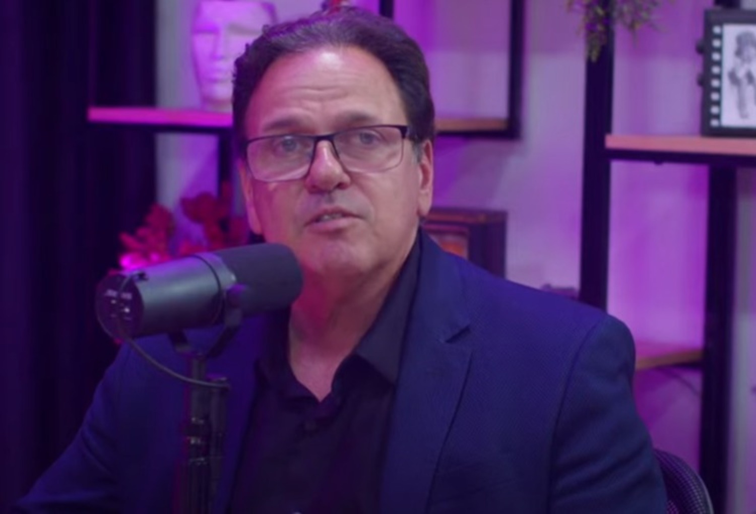 Dunshee tenta explicar 'reservas' das cadeiras cativas, mas deixa ...