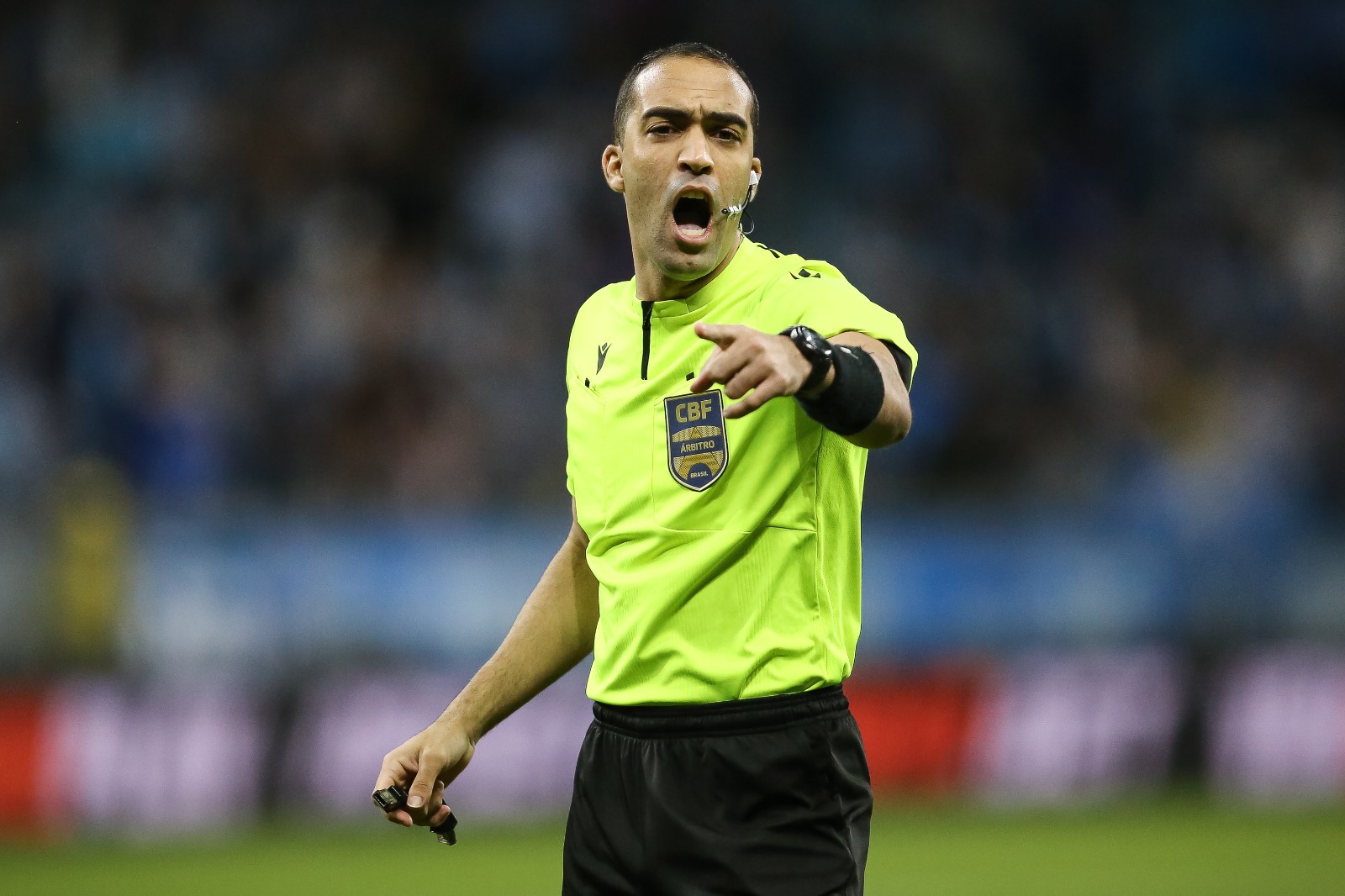 Internacional x Flamengo: CBF escala jovem árbitro do ES - MundoBola