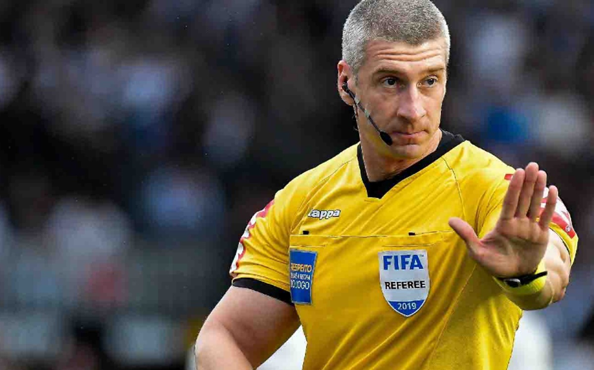 Além da não marcação de pênalti, Daronco se envolveu em outra polêmica ...