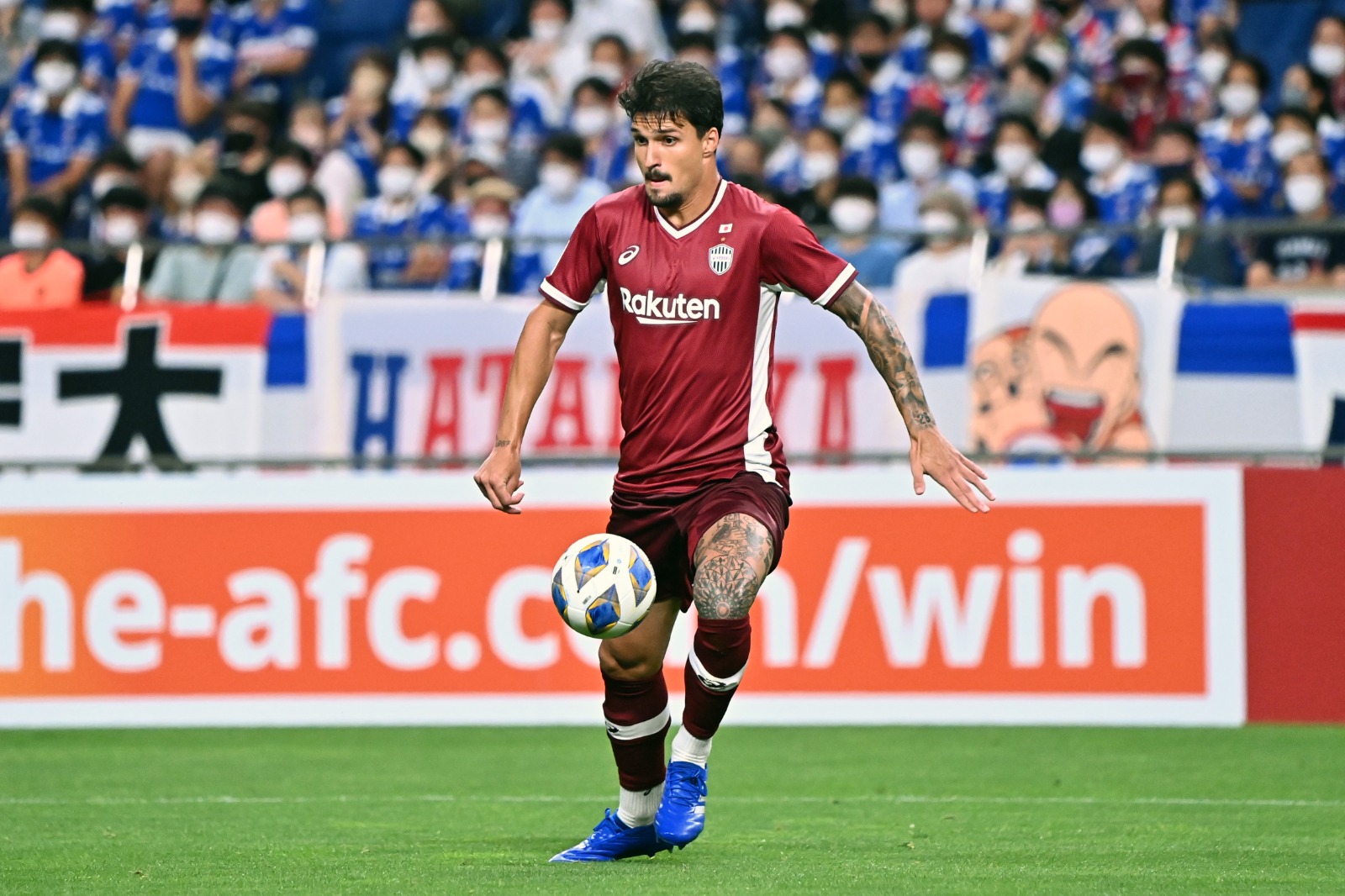 Em alta no Japão, Thuler faz gol contra bizarro - MundoBola