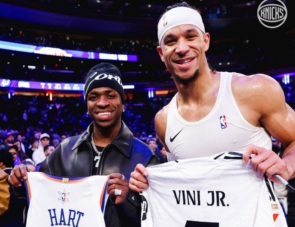 Vini Jr marca presença em partida da NBA e troca camisa com astro dos ...