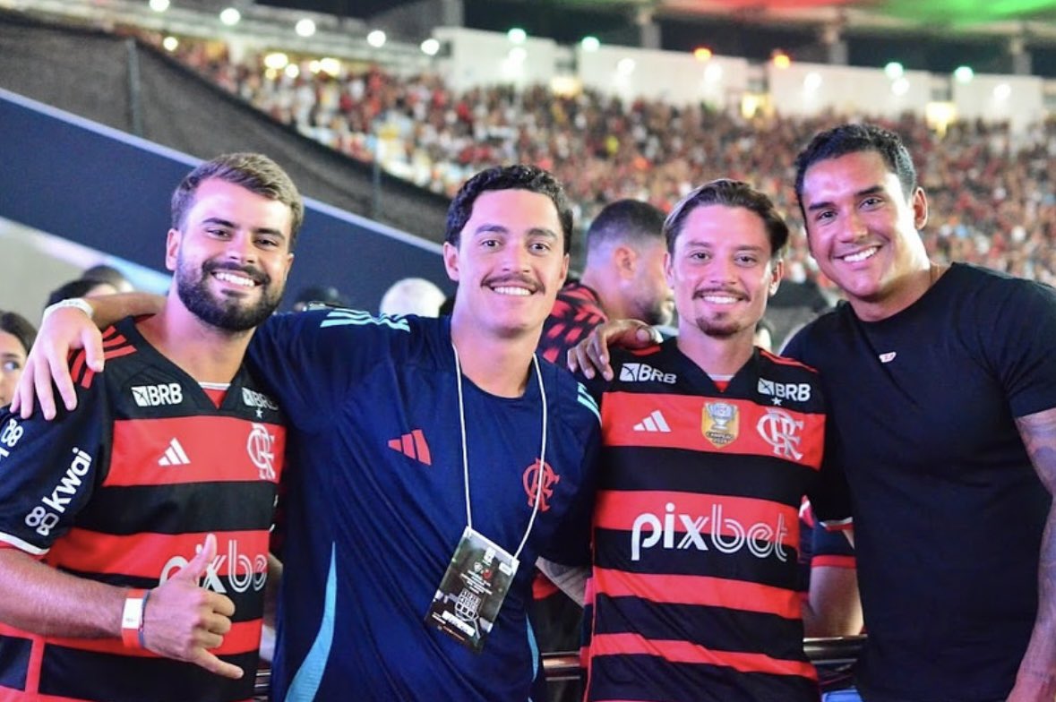 Lembra dele? Adryan acompanhou vitória do Flamengo no Maracanã; veja ...